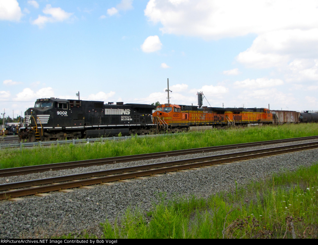 NS 9002, BNSF 4520 and 5532